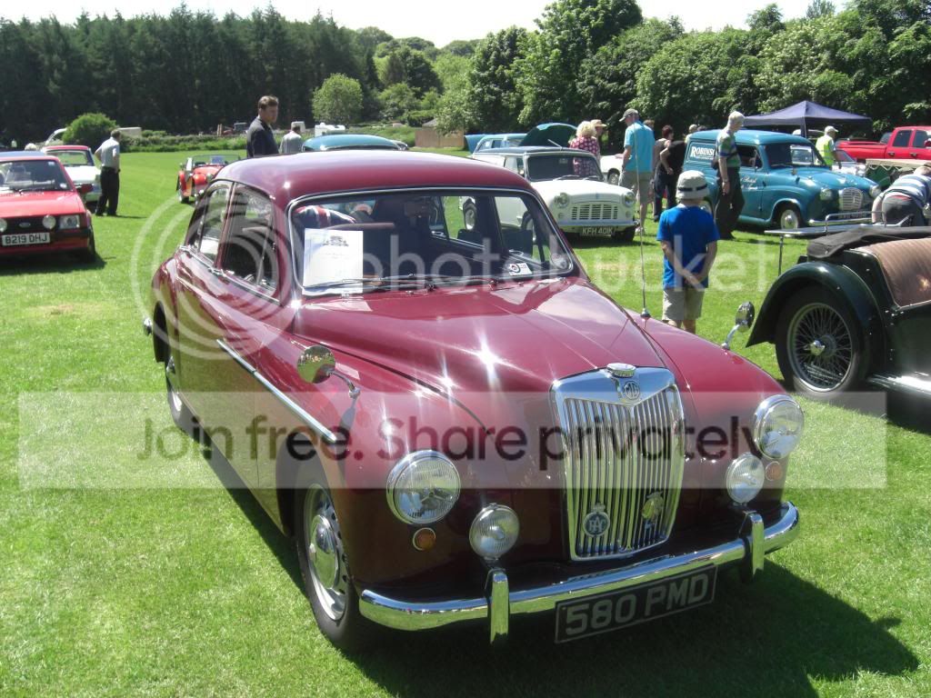 Cars at Durham Regatta - AutoShite - Autoshite