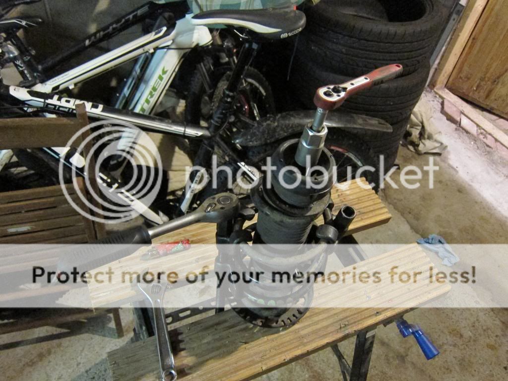 Changing front offside coil spring on Fabia 2 - Skoda Fabia Mk2 (2007 ...