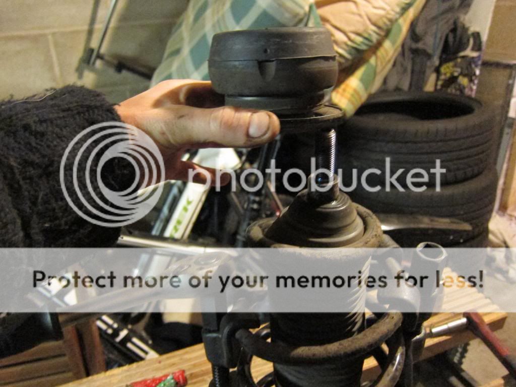 Changing front offside coil spring on Fabia 2 - Skoda Fabia Mk2 (2007 ...